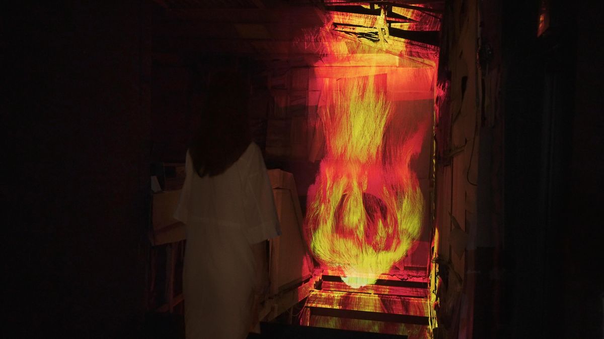 Universe of Fire Particles in a Decaying Underground Passage | teamLab