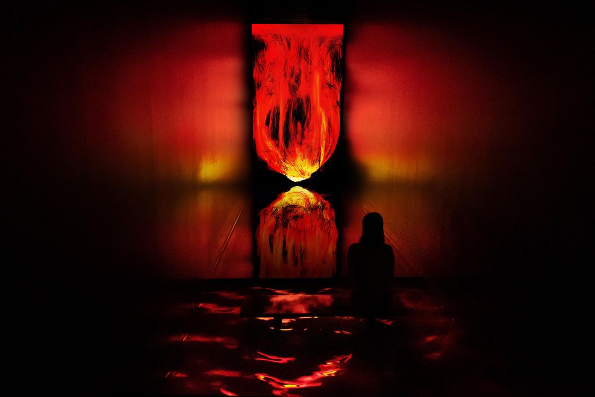 Universe of Fire Particles on the Water’s Surface | teamLab