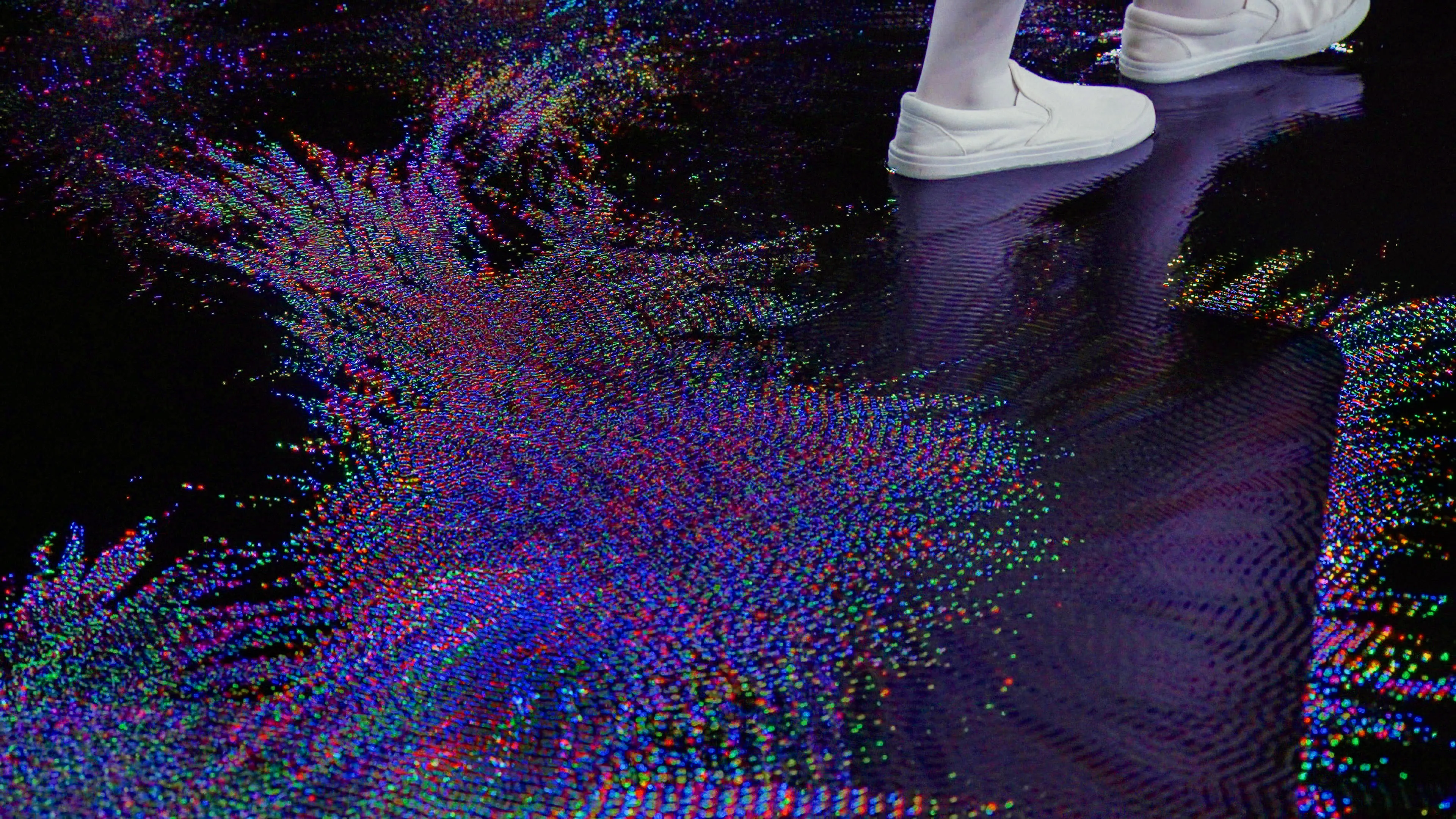Living Crystallized Light | teamLab