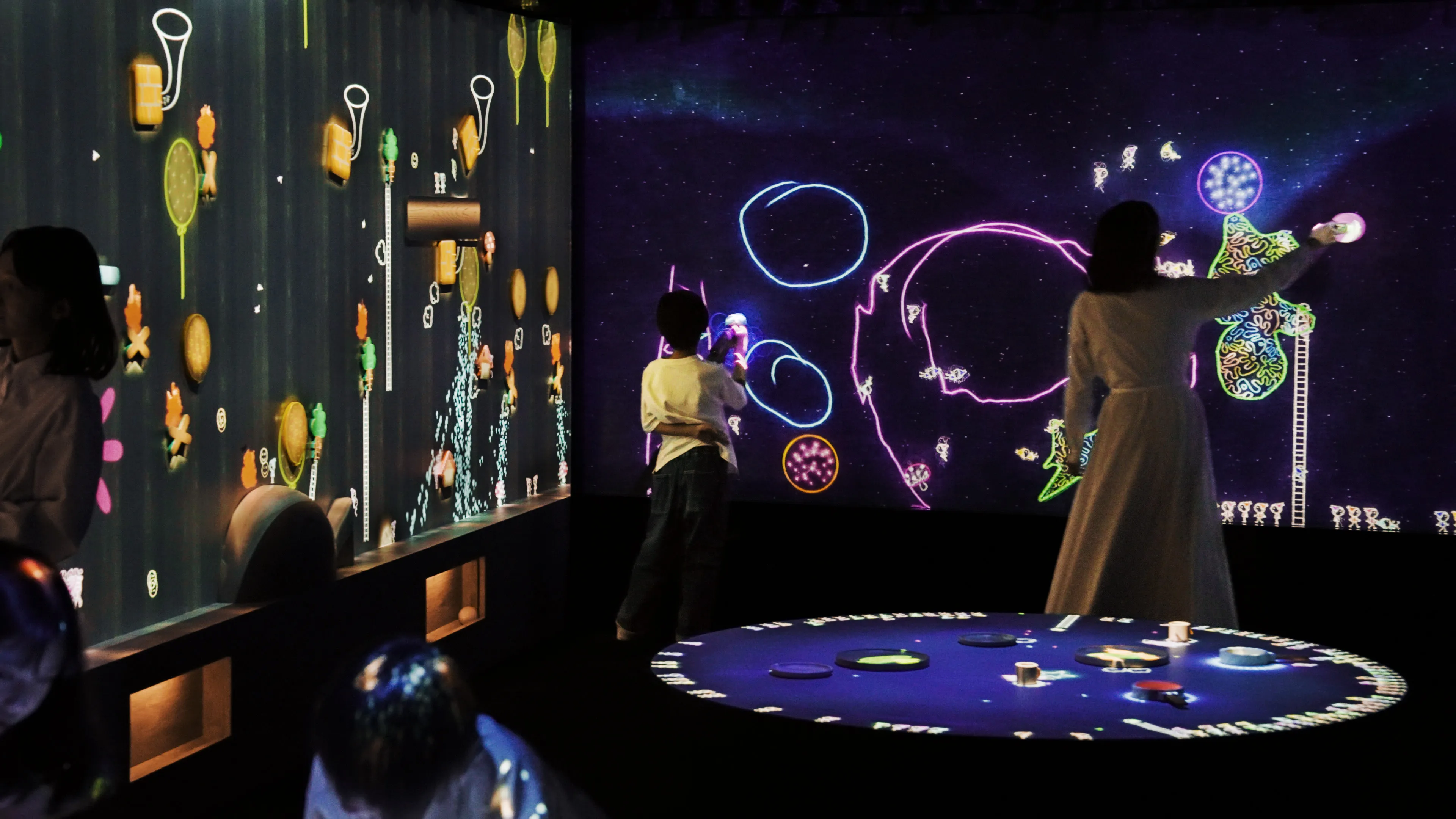 A Window to the Universe where Little People Live | teamLab
