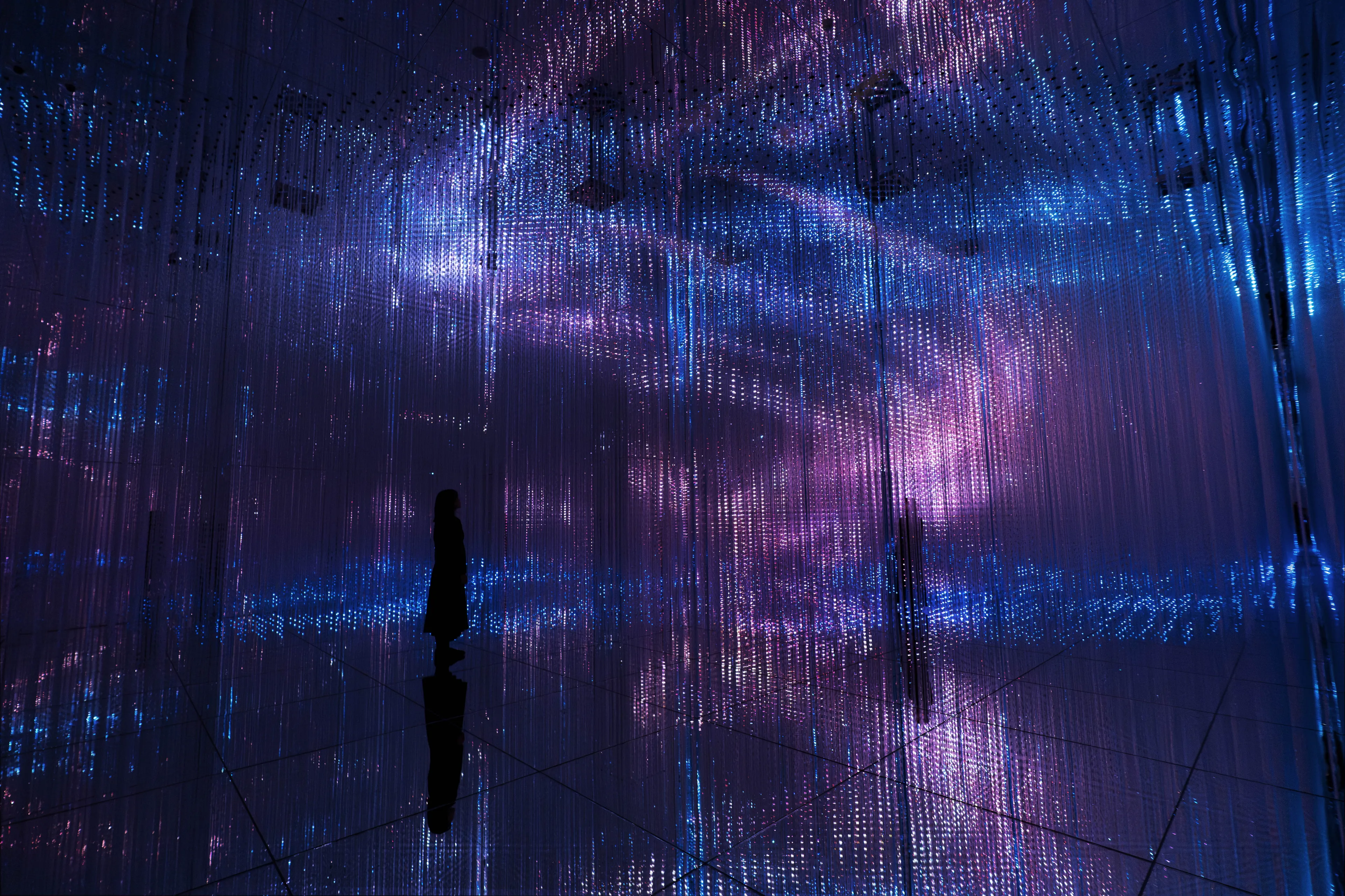 Infinite Crystal World | teamLab