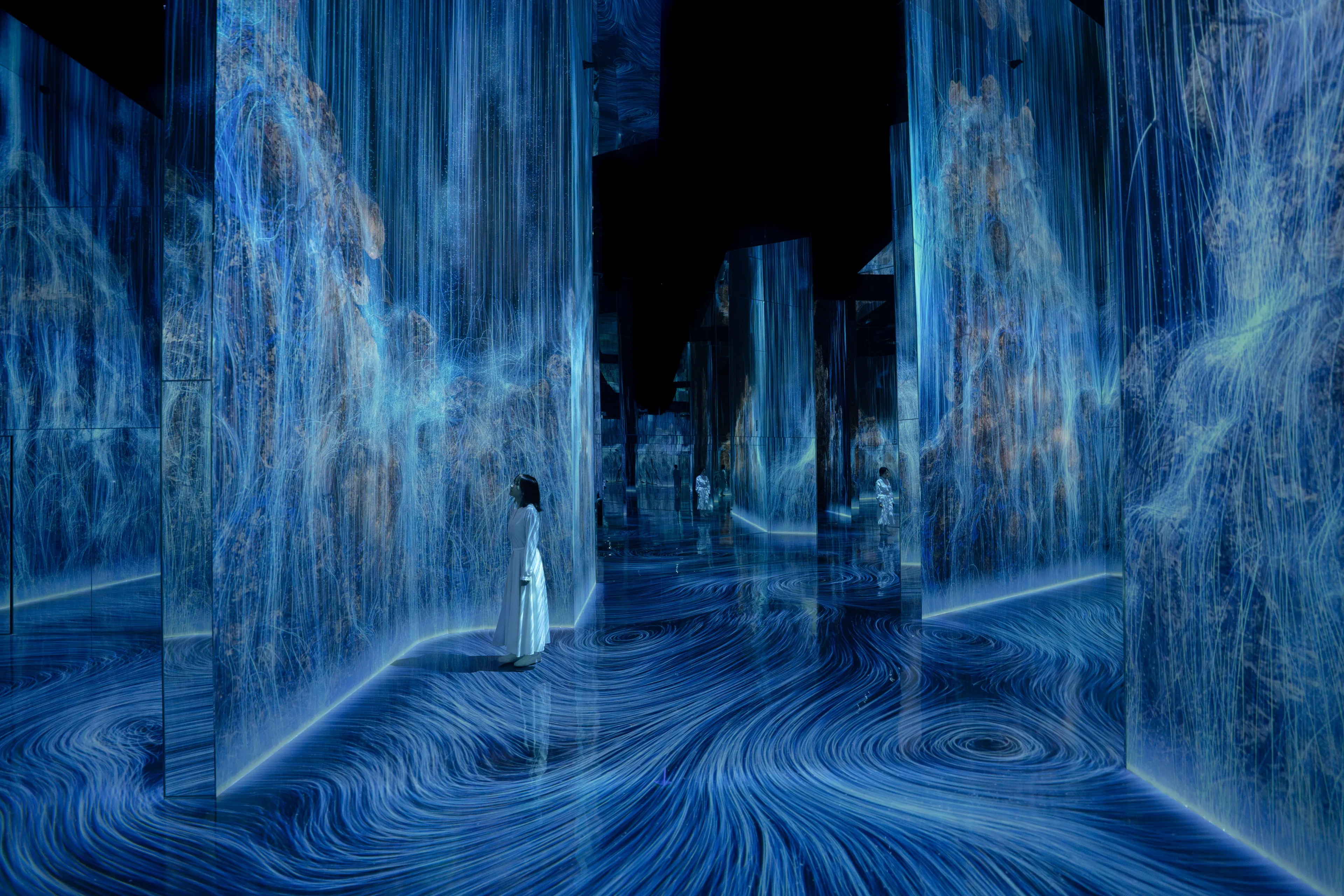 Universe of Water Particles | teamLab