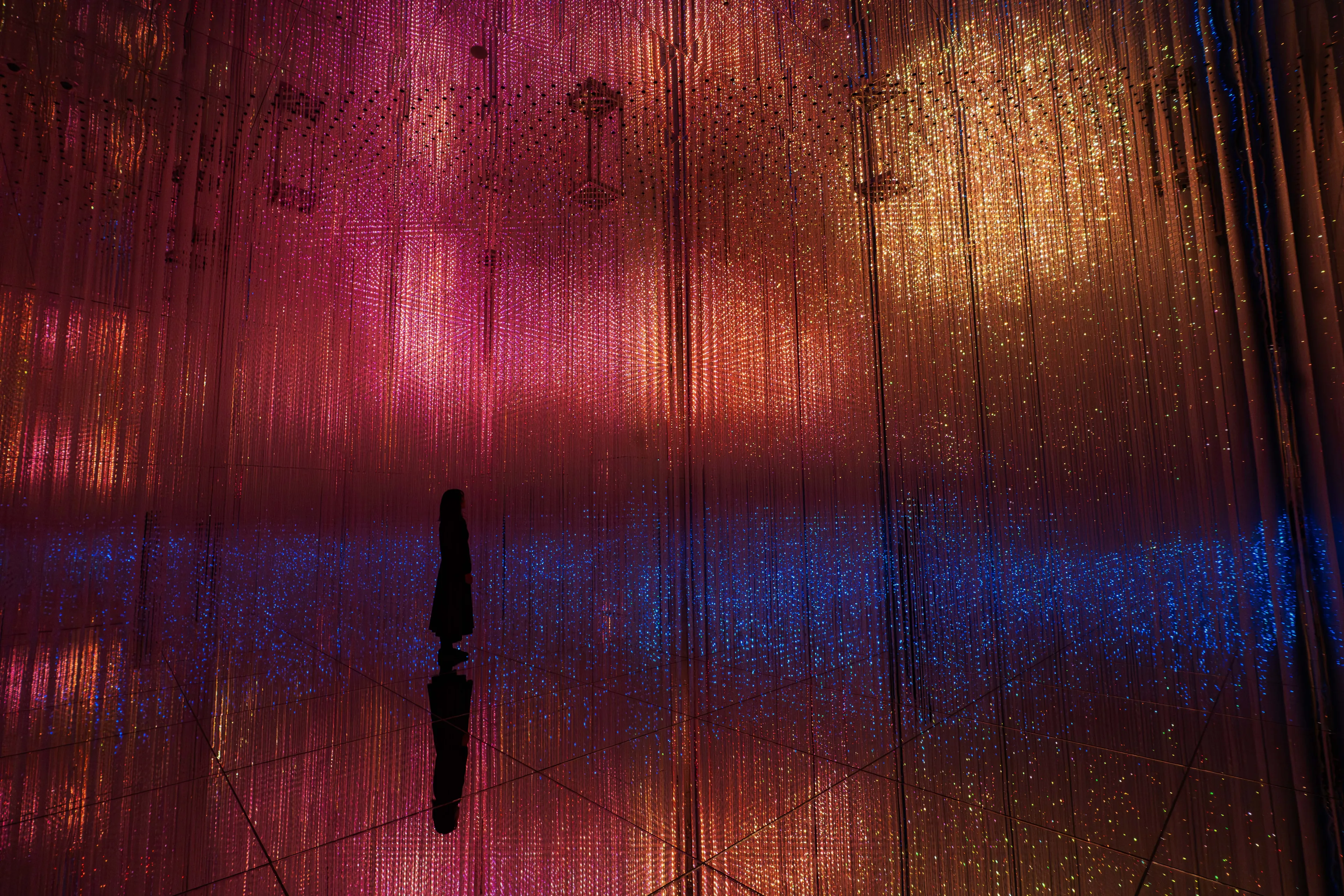 Infinite Crystal World | teamLab