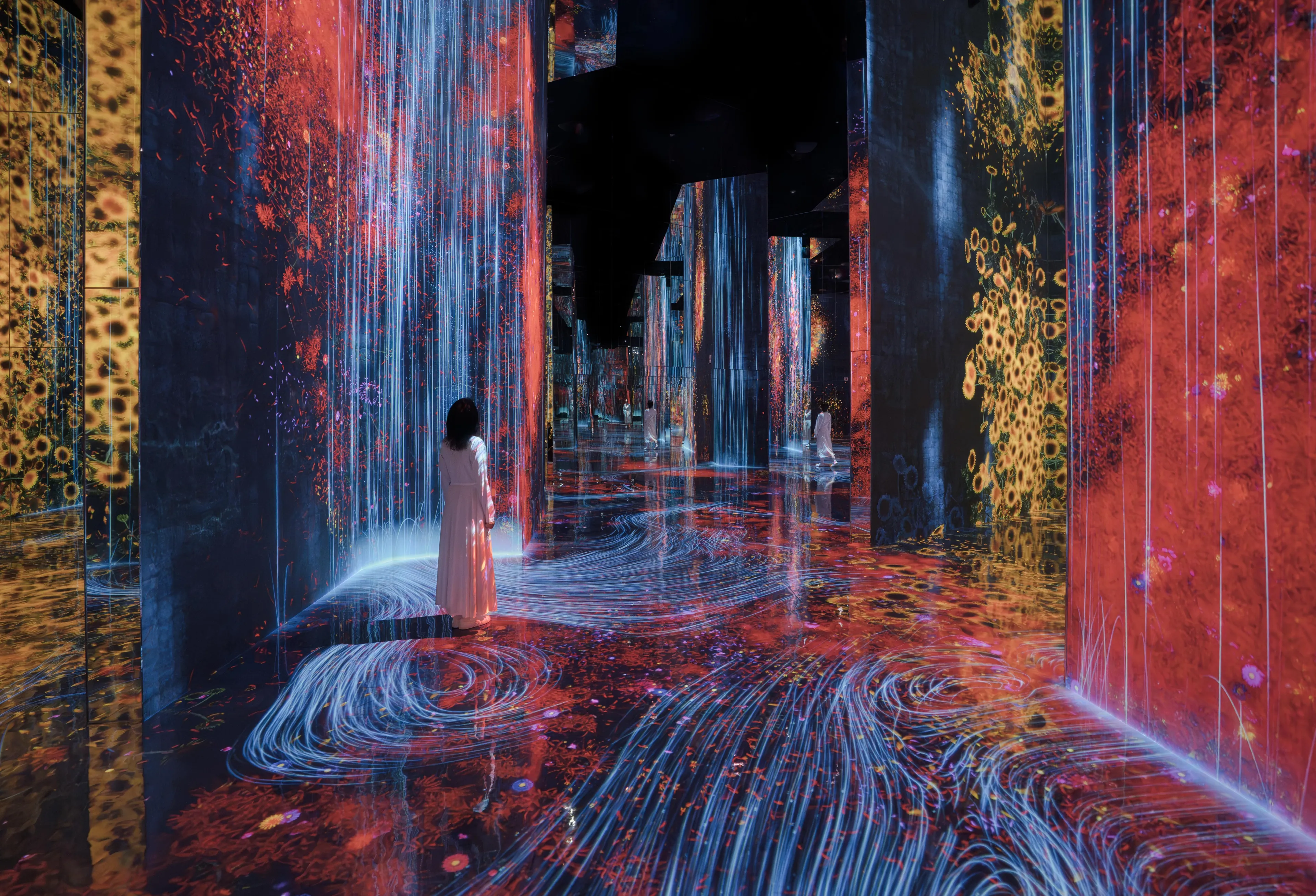Universe of Water Particles | teamLab