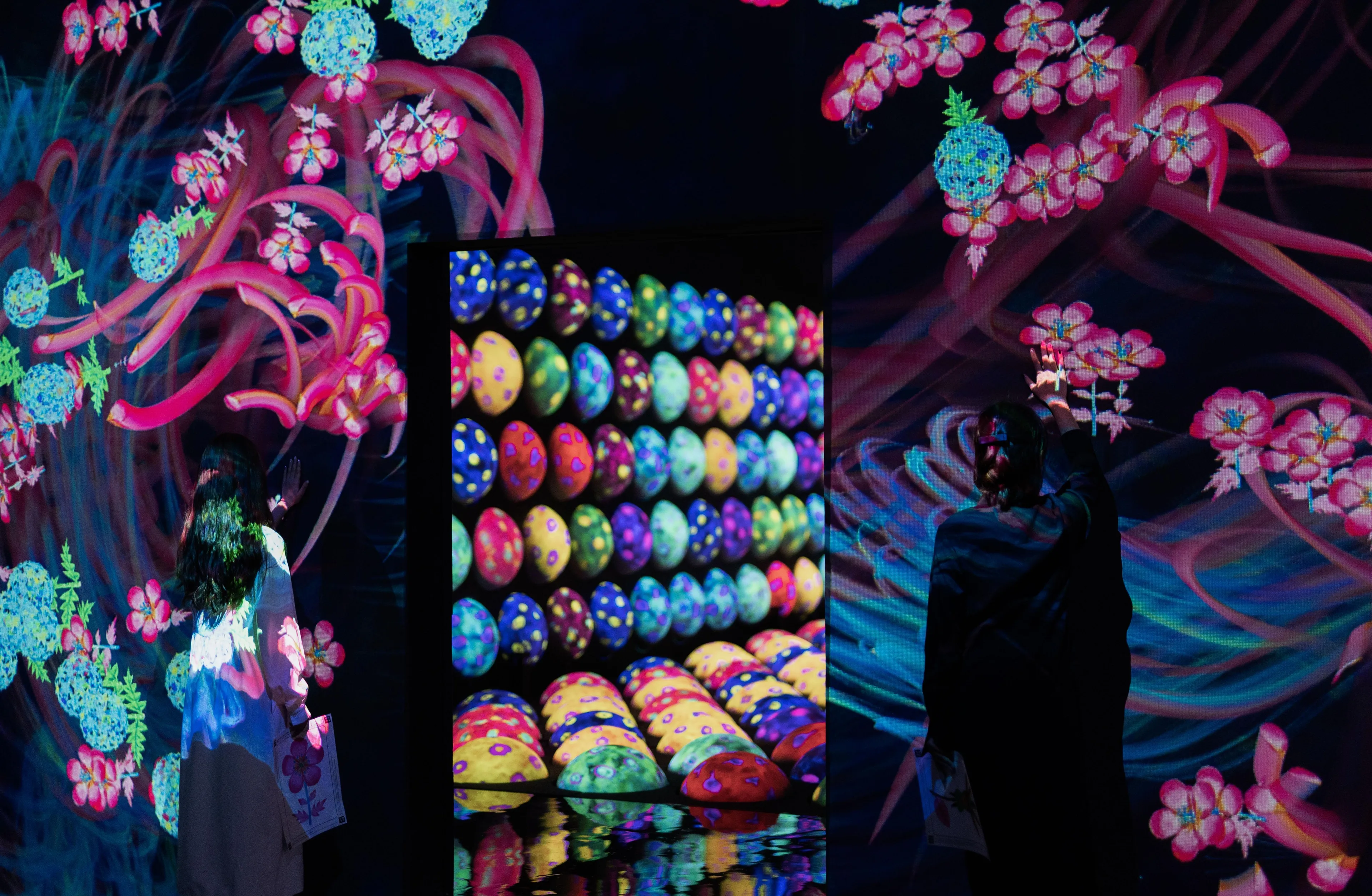 Flowers Bombing | teamLab